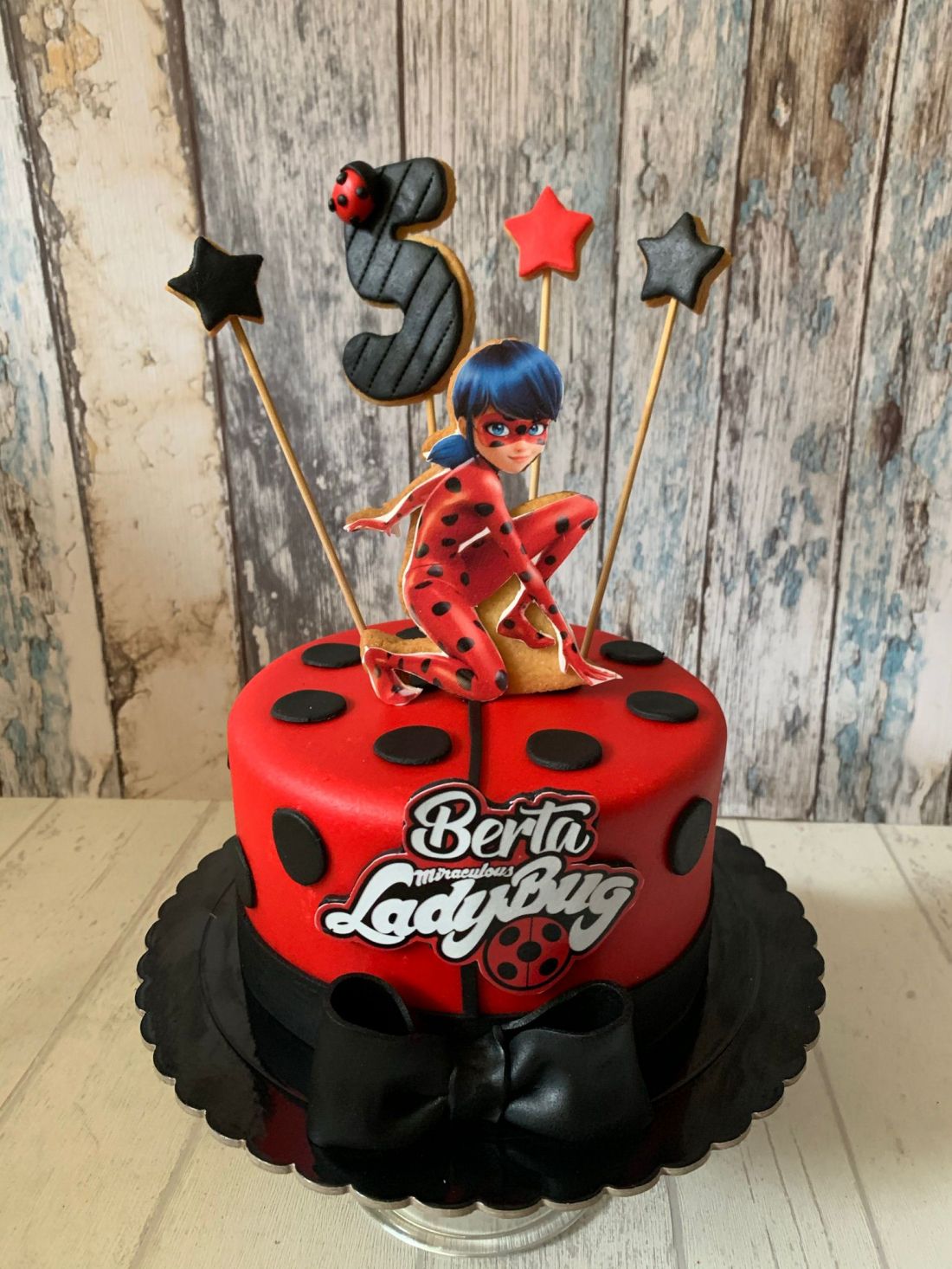 Tarta de Ladybug en Madrid | Sweet Days Cups Cakes