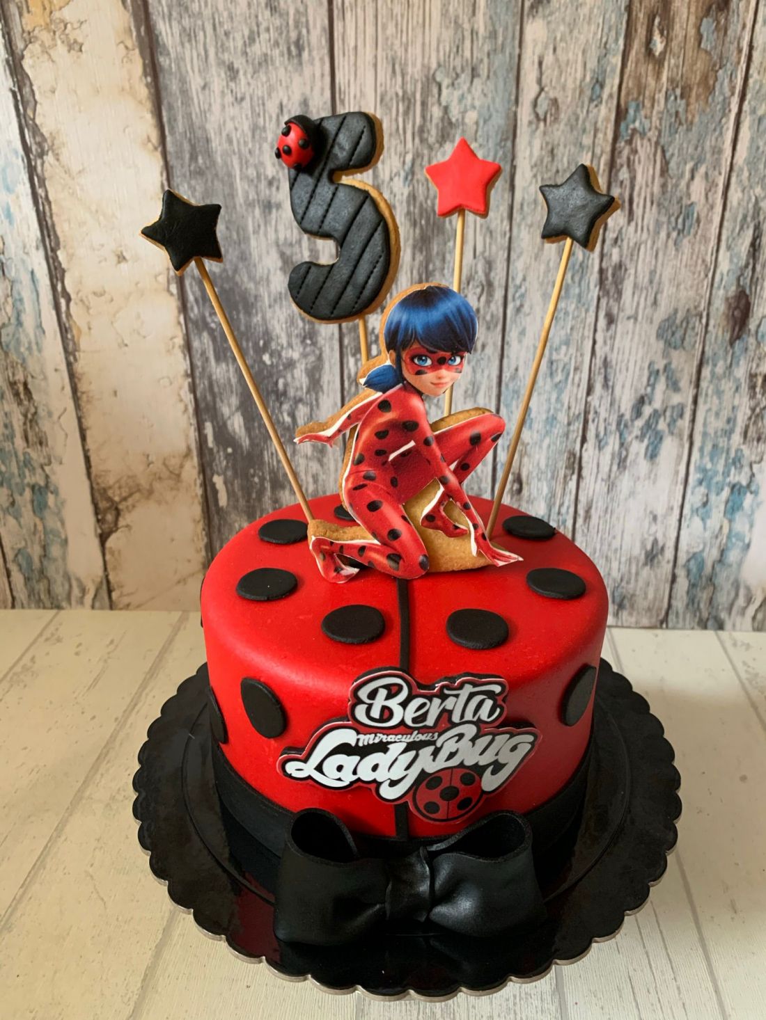 Tarta de Ladybug en Madrid | Sweet Days Cups Cakes